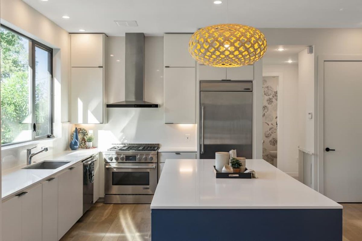 Jenn-Air commercial-grade appliances are a bonus in the kitchen ...