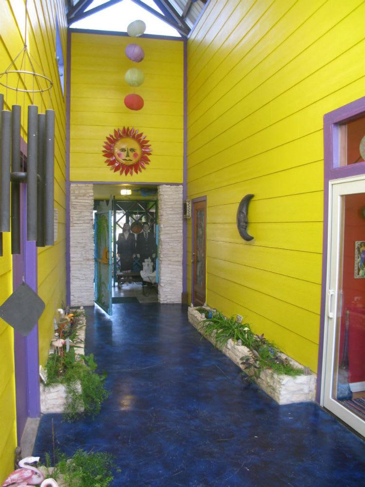 Under the Sea [http: /www.weirdhomestour.com/under-the-sea/] The home ...