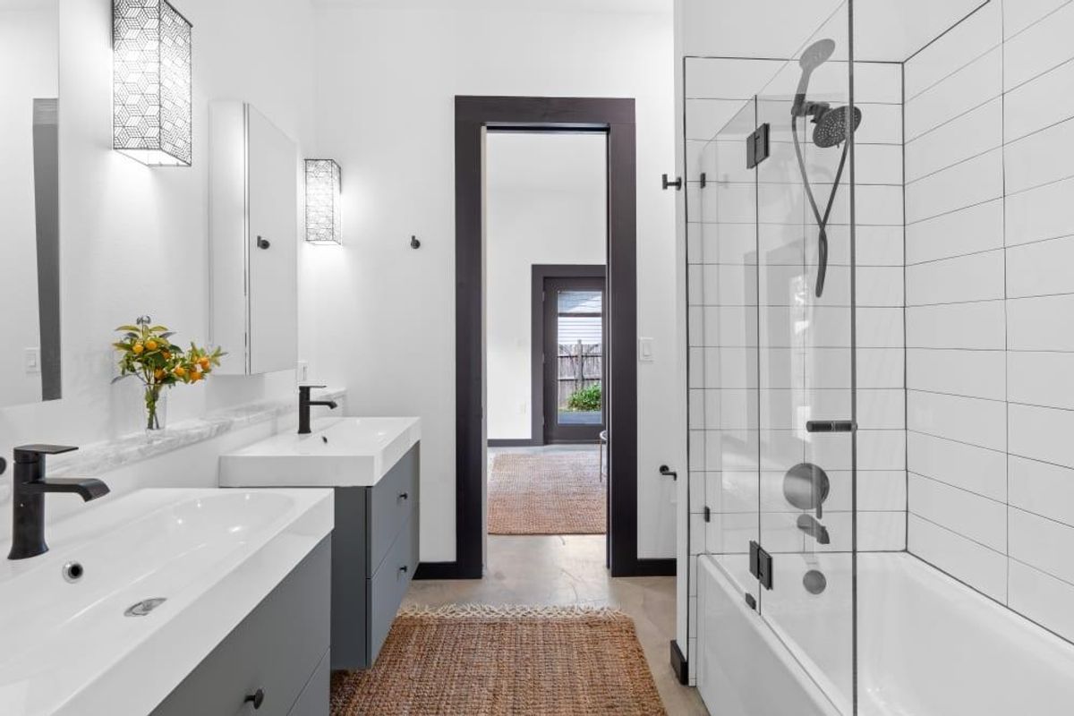 The design of Lockhart Modern Love allows for high air-tight insulation ...